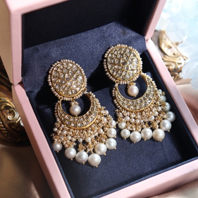 Earrings for Round Faces: What to Wear & Avoid (2025) – Tyaani ...